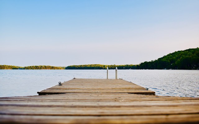 Augmenting Apache Iceberg With Generative AI Metadata on AWS